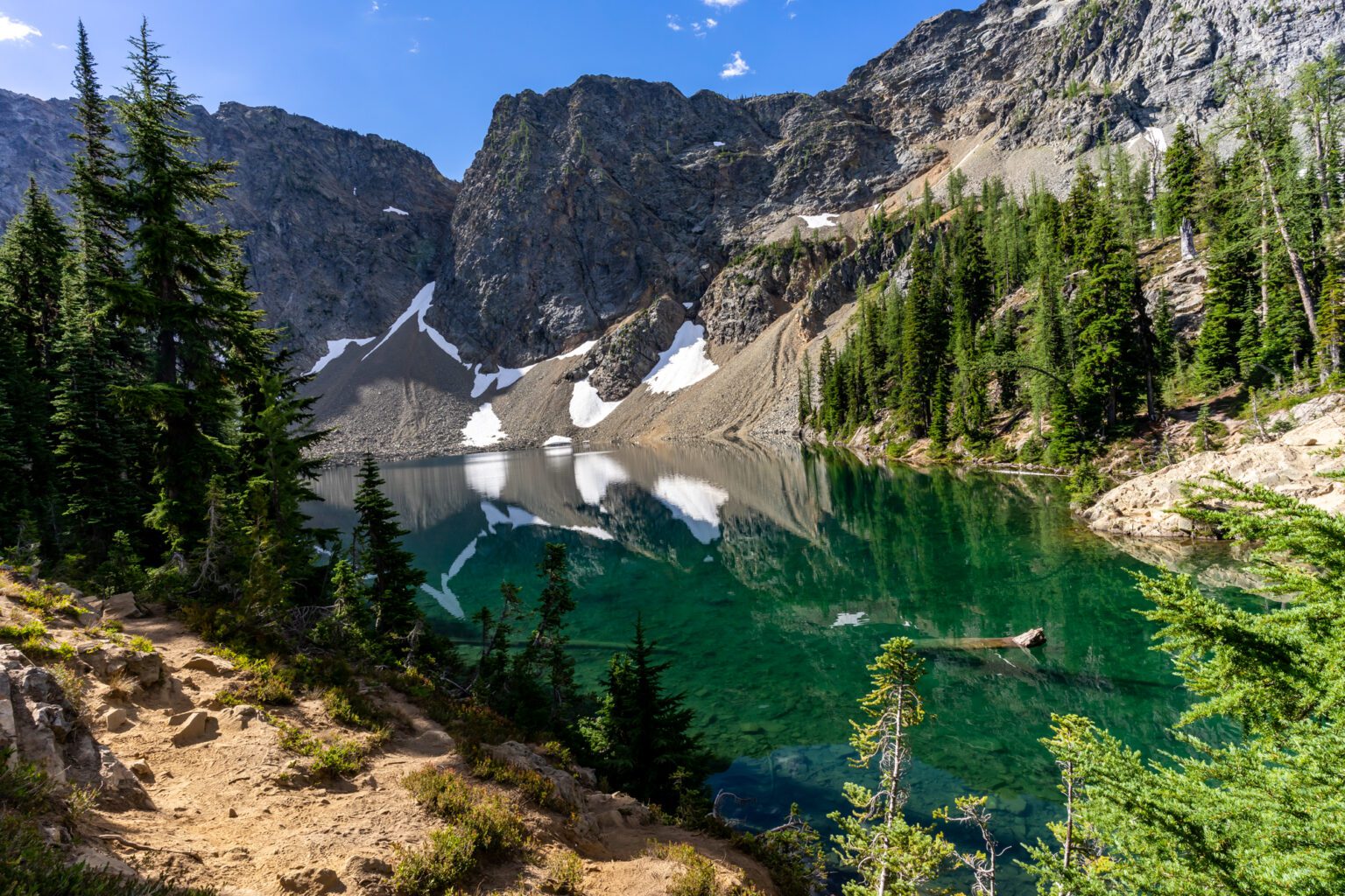 12 Amazing Easy Hikes In Washington: A Complete Guide