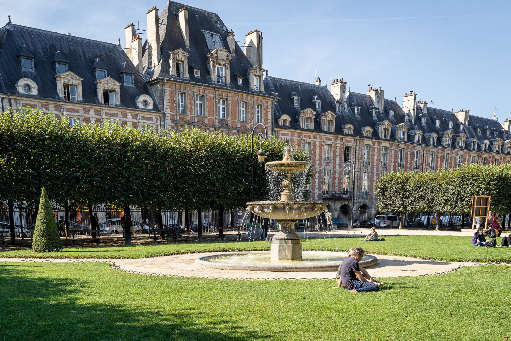 Where To Stay In Paris: A Complete Guide For First Timers