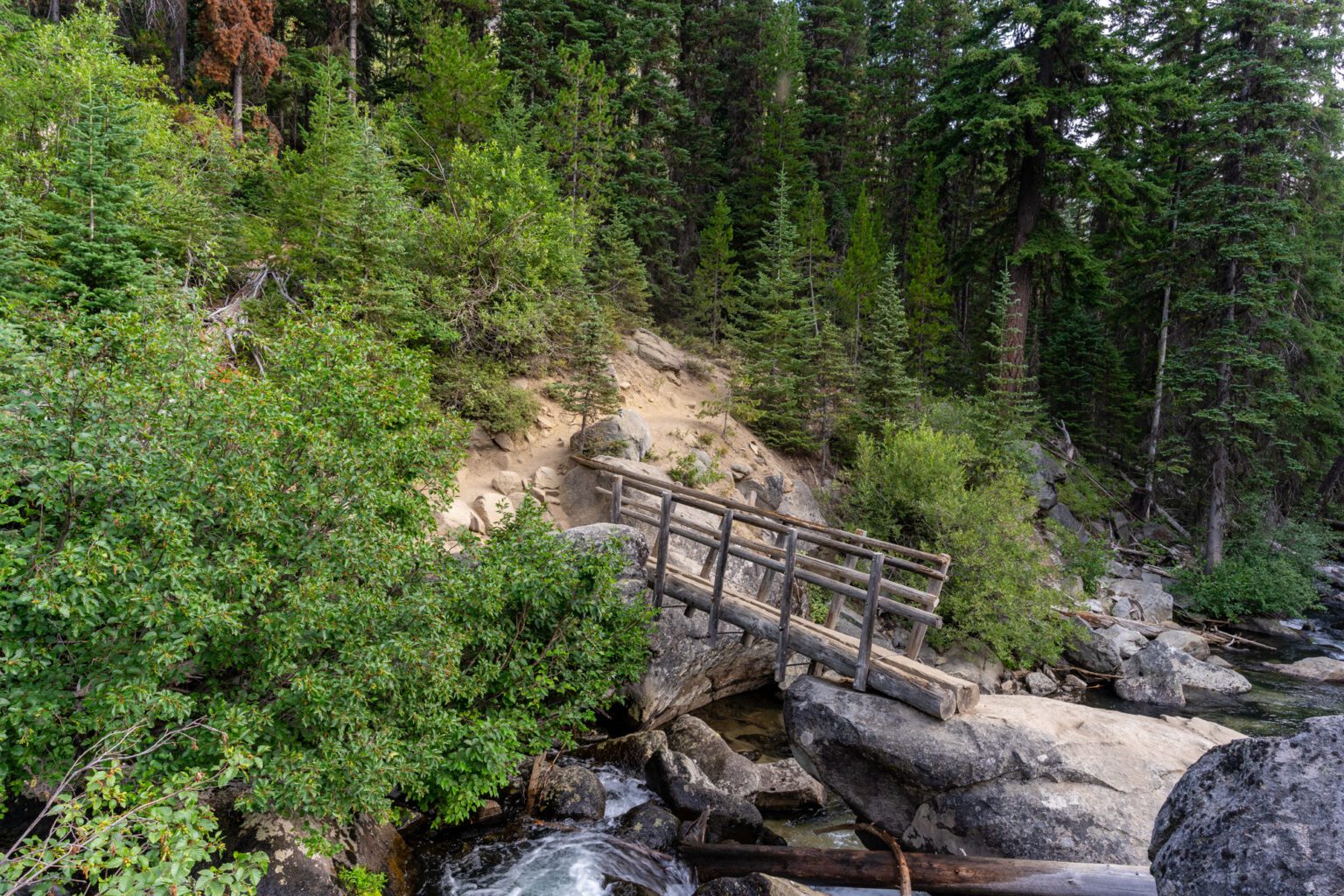 Hiking The Incredible Colchuck Lake Trail: A Complete Guide