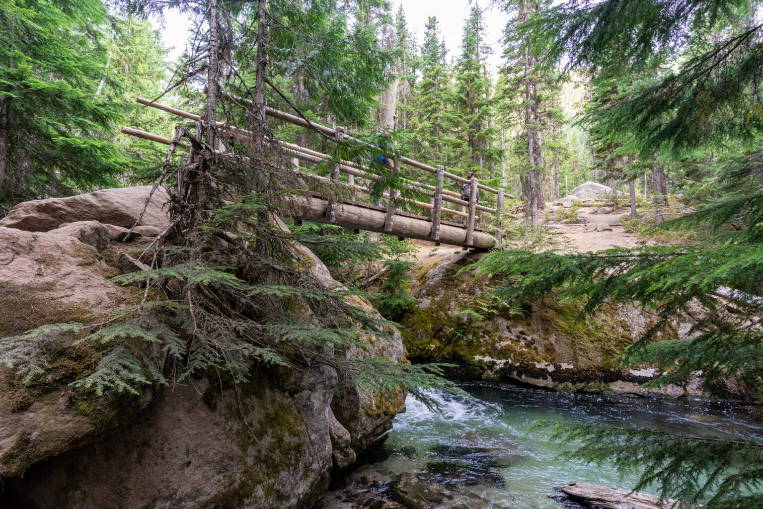 Hiking The Incredible Colchuck Lake Trail: A Complete Guide
