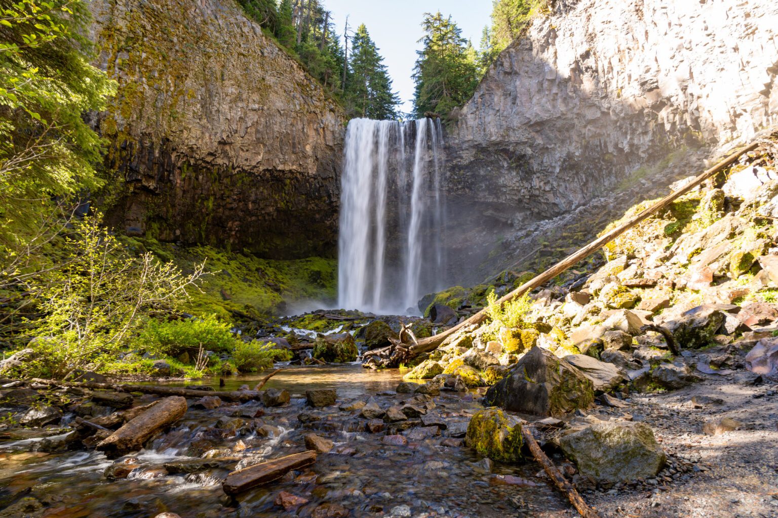 How To Hike The Amazing Tamanawas Falls Trail In Oregon