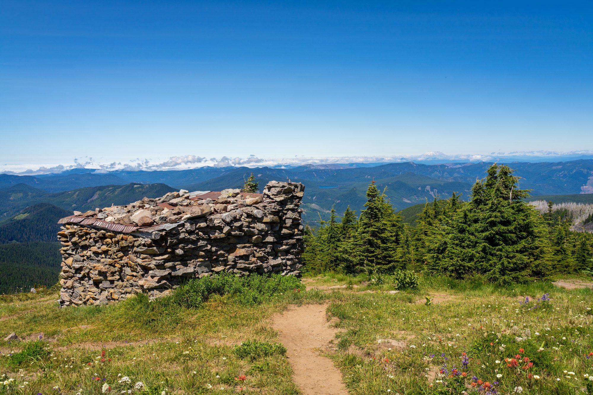 How To Hike The Amazing McNeil Point Trail At Mt. Hood